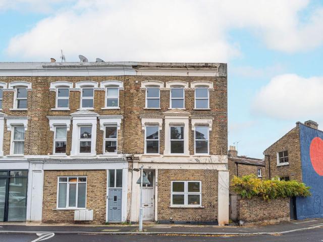Lyndhurst Grove, Peckham, London SE15, 3 bed flat to rent, £2,900 pcm | PrimeLocation
