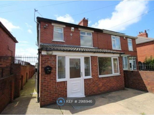 Lyndhurst, Doncaster DN7, 3 bed flat to rent, £800 pcm | PrimeLocation
