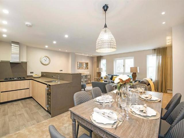 Lyndhurst Lodge, London, NW3 3 bed apartment to rent £6,500 pcm £1,500 pw