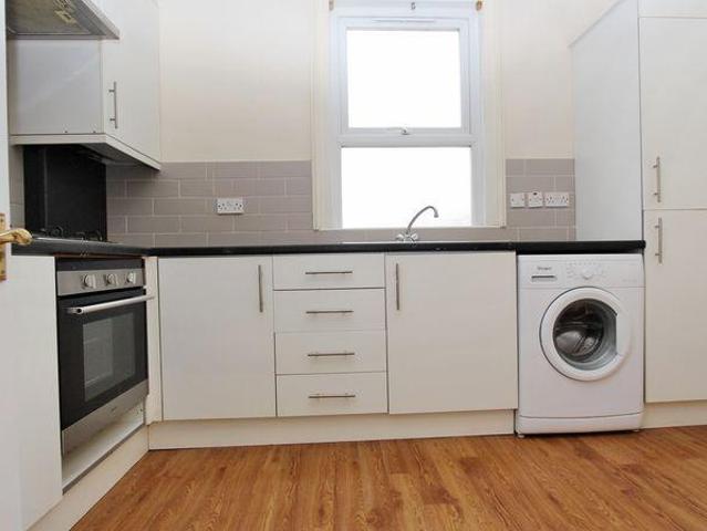 Lyndhurst Road, Wood Green/Palmers. 2 bed flat to rent £1,950 pcm £450 pw