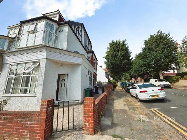 Lyndhurst Road, BN3 3 bed house to rent £2,250 pcm £519 pw