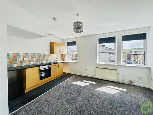 Lyndhurst Road, Burnley BB10, 2 bed flat to rent, £625 pcm | PrimeLocation