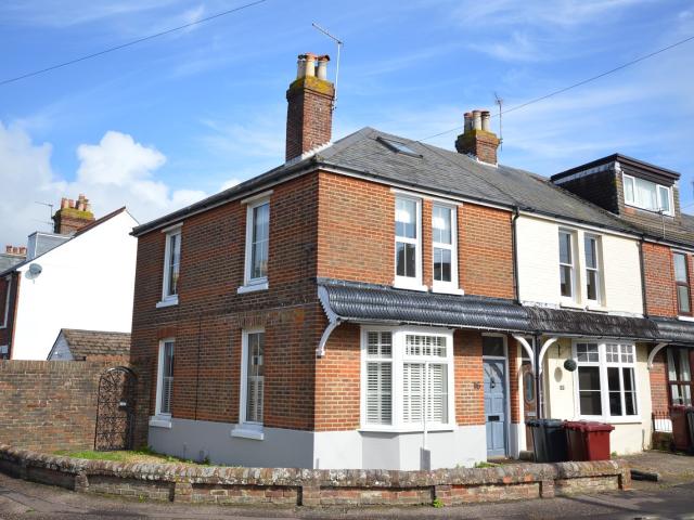 Lyndhurst Road, Chichester, PO19