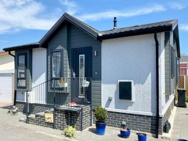 Lyndhurst Road, Christchurch, 2 Bedroom Park