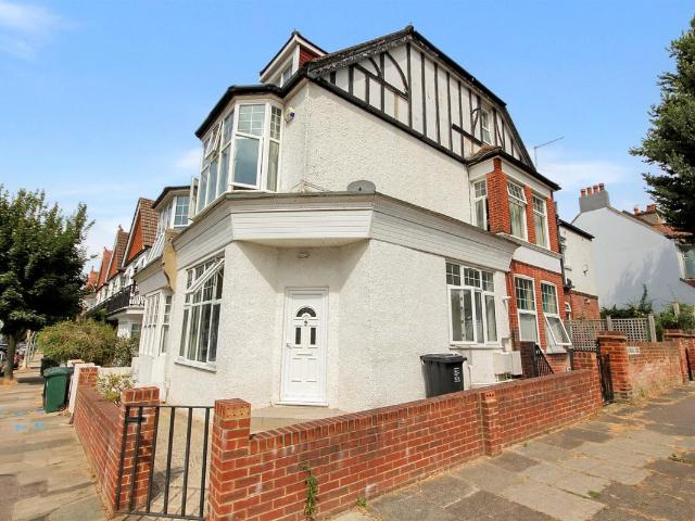 Lyndhurst Road, Hove, East Sussex BN3, 3 bed flat to rent, £2,250 pcm | PrimeLocation