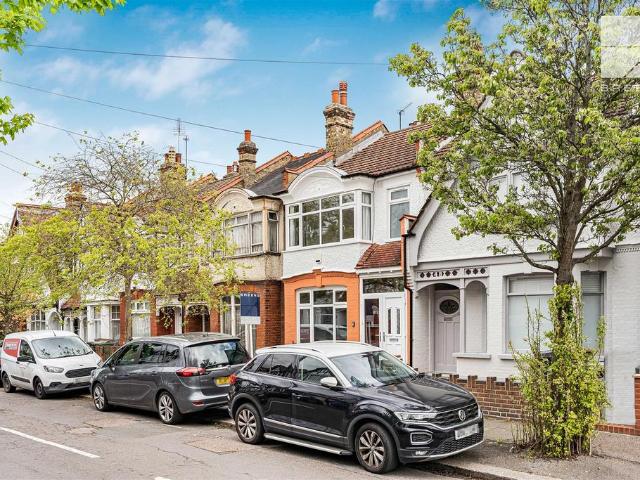 Lyndhurst Road, London 3 bed house to rent £2,450 pcm £565 pw