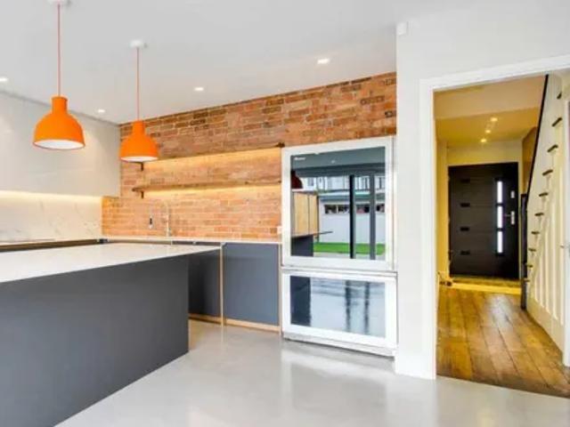 Lyndhurst Road, London, N13 6AB, United Kingdom | Room for rent #120116410 | Rentberry