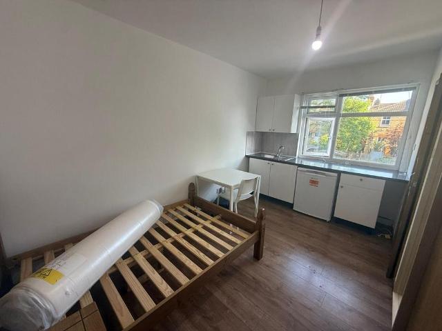 Lyndhurst Road, London Studio to rent £1,150 pcm £265 pw