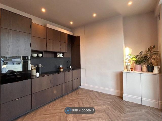 Lyndhurst Way, Peckham SE15, 2 bed flat to rent, £1,995 pcm | PrimeLocation