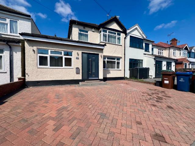 Lyndon Avenue, Pinner, HA5