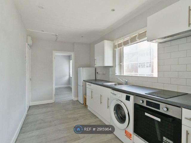 Lyndon Road, Belvedere DA17, 2 bed flat to rent, £1,600 pcm | PrimeLocation