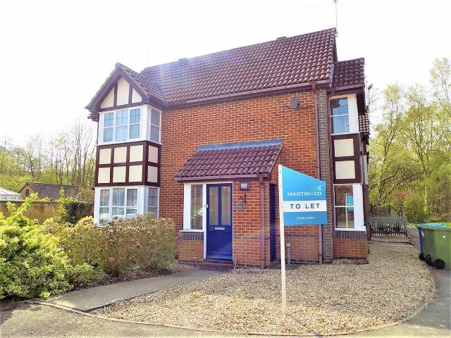 Lyndsey Close, Farnborough GU14, 1 bed end terrace house to rent, £1,100 pcm | PrimeLocation