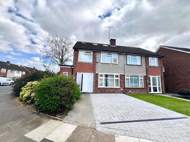 Lynegrove Avenue, Ashford TW15 6 bed semi detached house to rent £4,250 pcm £981 pw