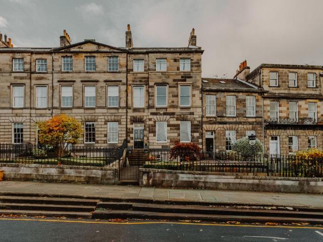 Lynedoch Place, Edinburgh EH3, 3 bed flat to rent, £2,500 pcm | PrimeLocation