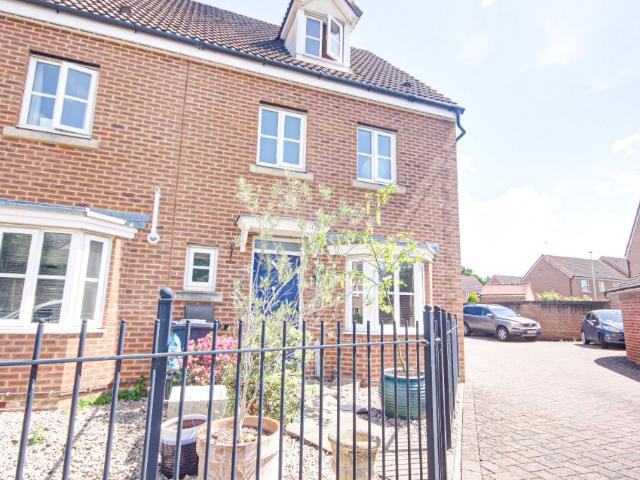 Lyneham Drive, Kingsway, Gloucester GL2, 4 bed terraced house to rent, £1,650 pcm | PrimeLocation