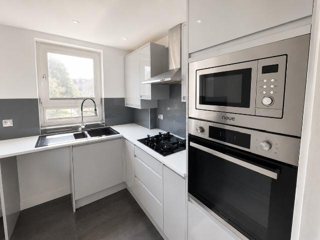 Lyneham Walk, London E5, 2 bed terraced house to rent, £2,700 pcm | PrimeLocation