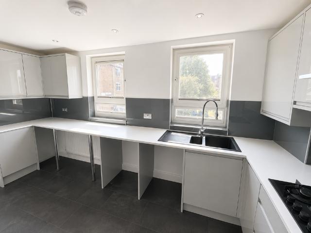 Lyneham Walk, London E5 2 bed terraced house to rent £2,700 pcm £623 pw