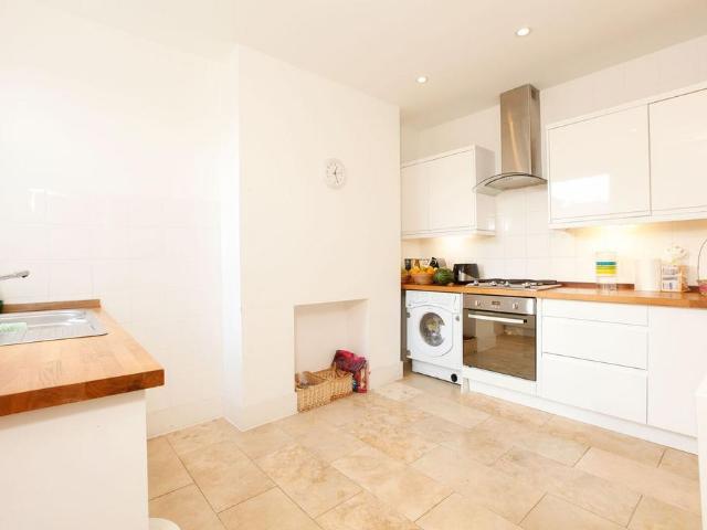 Lynette Avenue, Abbeville Village. 2 bed flat to rent £3,250 pcm £750 pw