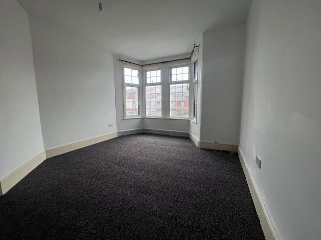 Lynford Gardens, Ilford, Essex IG3, 2 bed flat to rent, £1,900 pcm | PrimeLocation