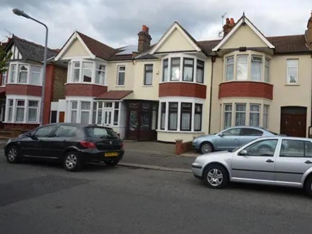 Lynford Gardens, London, IG3 9LY, United Kingdom | 3 bed townhouse for rent #140655548 | Rentberry