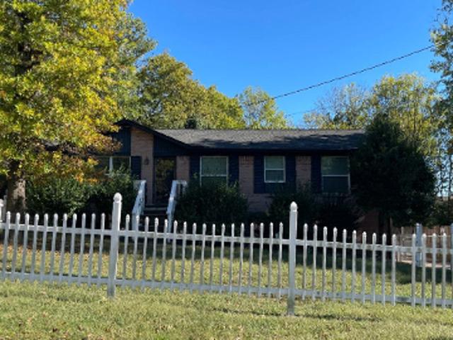 Lynhurst Cir