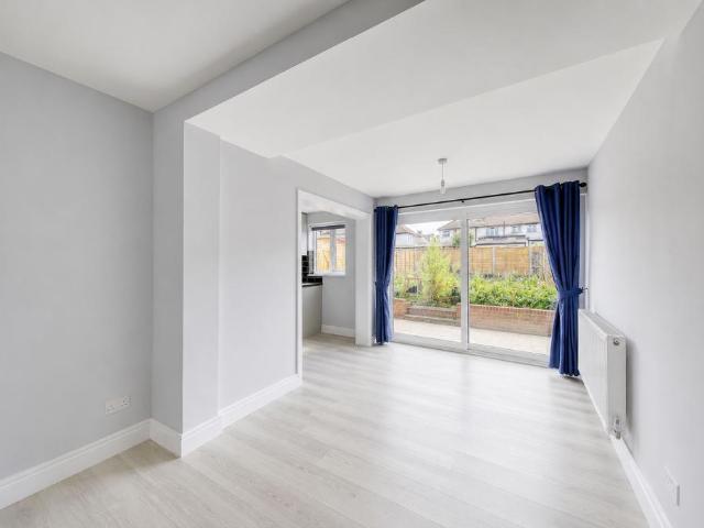 Lynmouth Avenue, Morden, SM4 4RU 3 bed end of terrace house to rent £2,600 pcm £600 pw