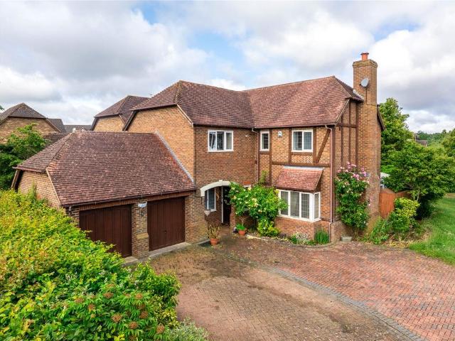 Lynmouth Crescent, Furzton, Milton. 4 bed detached house to rent £2,600 pcm £600 pw