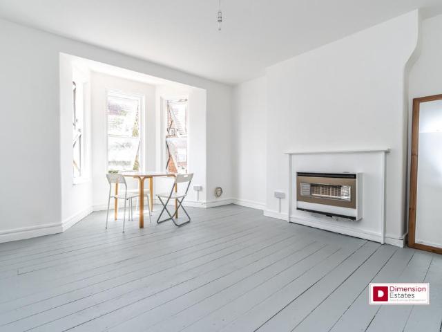 Lynmouth Road, Stoke Newington. 4 bed flat to rent £3,500 pcm £808 pw
