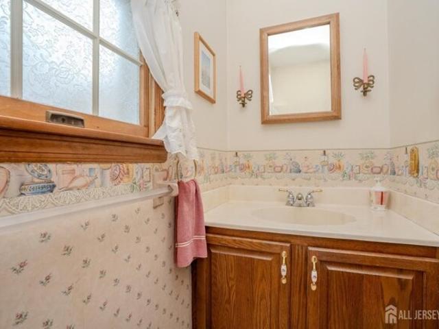 Lynn Ct, North Brunswick, Home For Sale