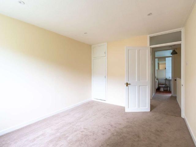 Lynn Close, Marston, OX3 0JH