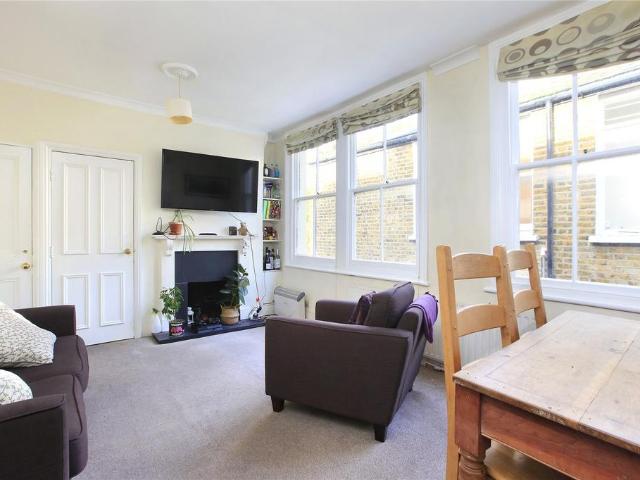 Lynn Road, Clapham South, London, SW12 2 bed flat to rent £2,500 pcm £577 pw