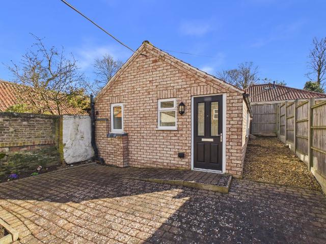 Lynn Road, Downham Market PE38, 2 bed bungalow to rent, £850 pcm | PrimeLocation