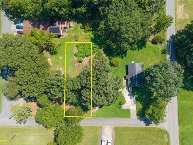 Lynn St, Elon, NC 27244
