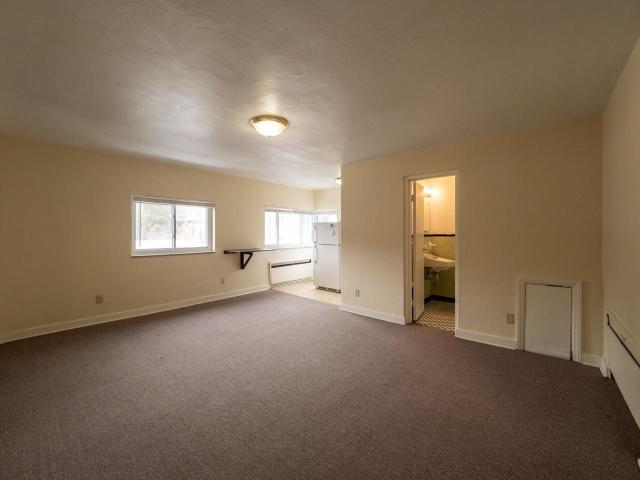 LYNN Studio Apartment for Rent at 5686 Forward Ave, Pittsburgh, PA 15217 Squirrel Hill South
