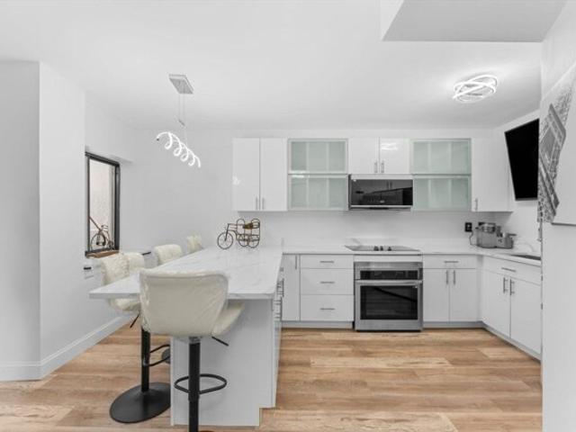 Lynn Shore Dr Apt,lynn, Condo For Sale
