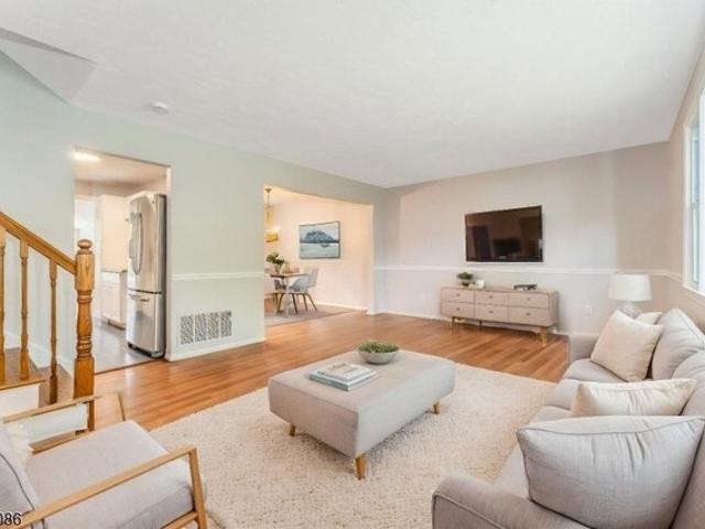 Lynnfield Ter, Lopatcong, Home For Sale