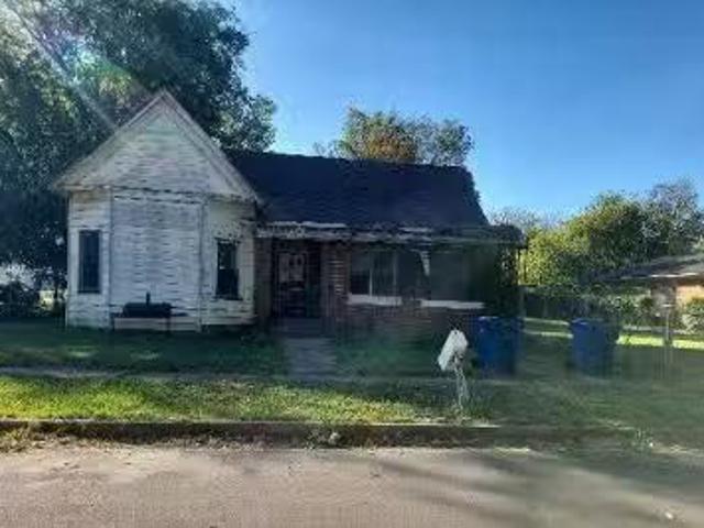 Lyon Ave