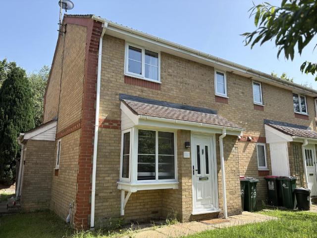 Lyon Close, Crawley 1 bed end of terrace house to rent £1,195 pcm £276 pw