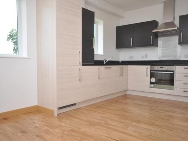 Lyon Court, Walsworth Road, Hitchin, SG4 2 bed flat to rent £1,450 pcm £335 pw