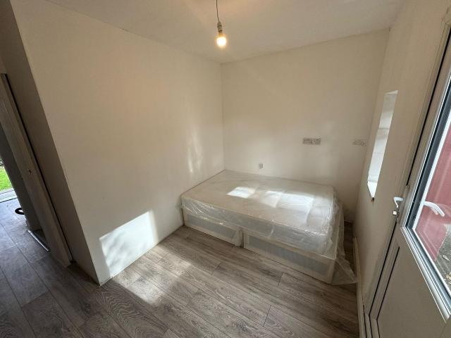 Lyon Park Avenue, London HA0, Room to rent, £980 pcm | PrimeLocation