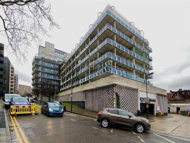 Lyon Road, Harrow HA1 2 bed house to rent £1,675 pcm £387 pw