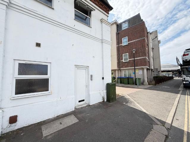 Lyon Street West, Bognor Regis PO21, 1 bed flat to rent, £995 pcm | PrimeLocation