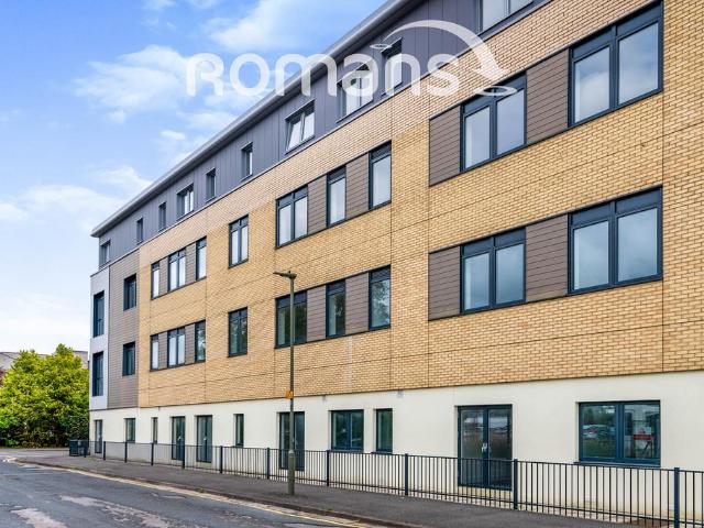 Lyon Way, Frimley, Camberley, GU16 1 bed flat to rent £1,275 pcm £294 pw