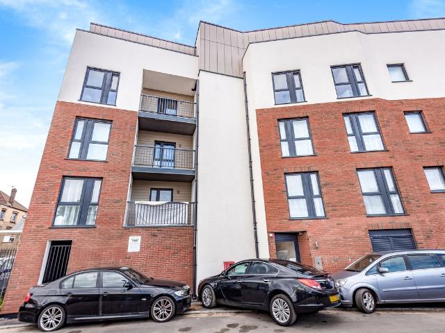 Lyons Way, Slough SL2, 1 bed flat to rent, £1,200 pcm | PrimeLocation