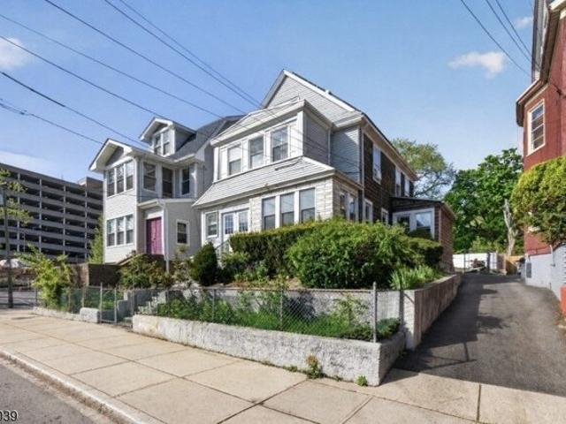 Lyons Ave, Newark, Home For Sale