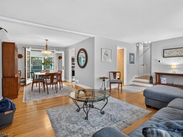 Lyons Pl, Springfield, Home For Sale
