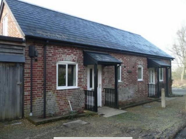 Lyburn Road, Nomansland SP5 2 bed semi detached house to rent £1,195 pcm £276 pw