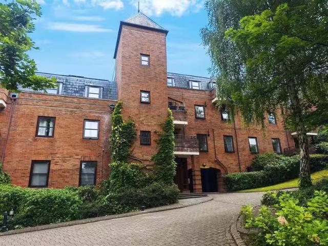 Lychgate Manor, 1 Roxborough Park. 2 bed apartment for sale.