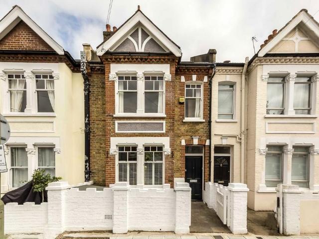 Lydden Grove, London SW18 4 bed terraced house to rent £4,100 pcm £946 pw