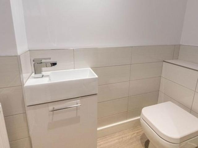 Lydgate Lane, Crookes, Sheffield, S10 5FQ